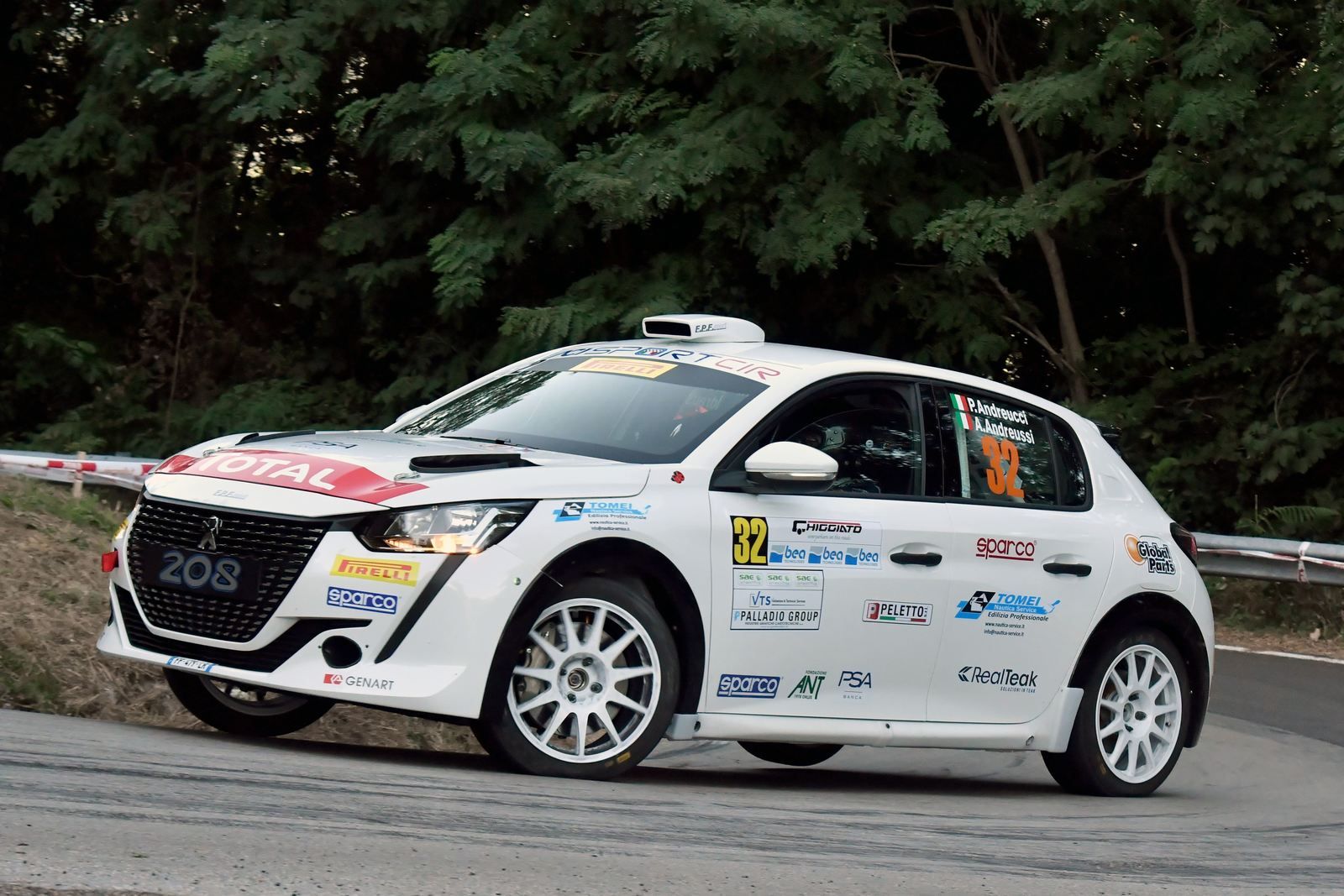 LA 208 RALLY CUP FAIT SES DÉBUTS AU MONT-BLANC AVEC LA NOUVELLE 208 ...