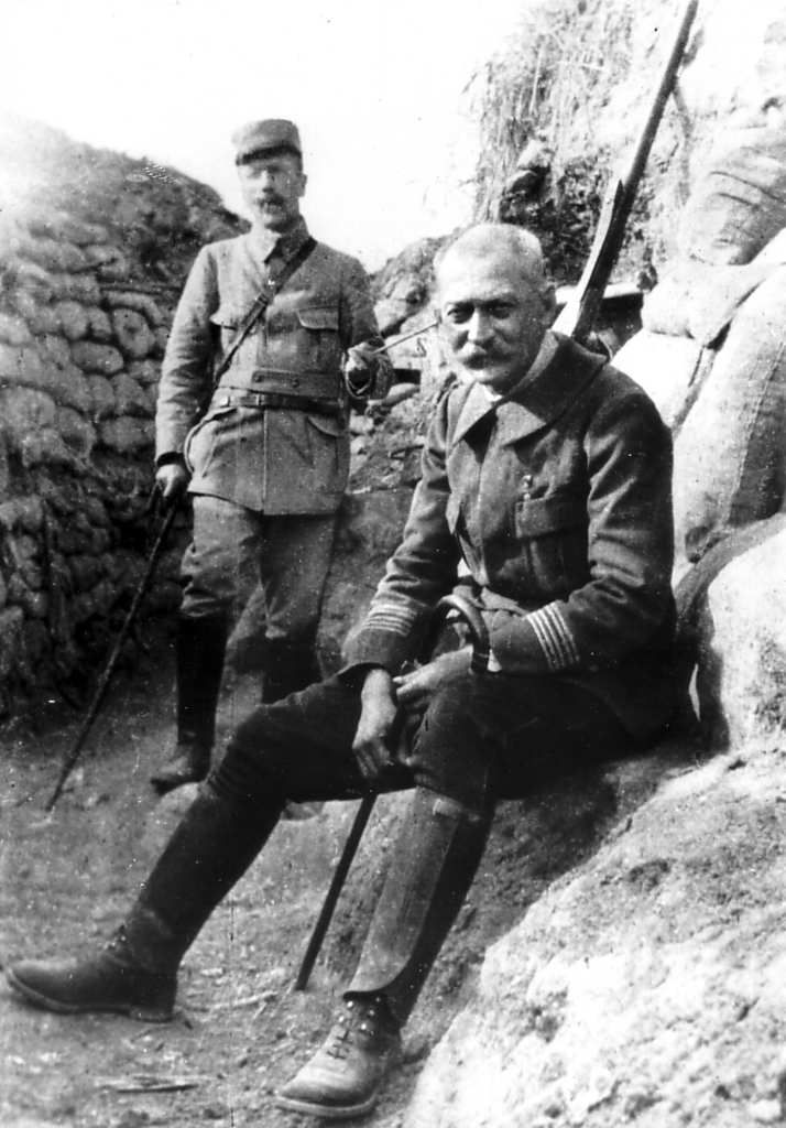 Le Colonel dans sa tranchée [20/09/1915?] - ddl-family