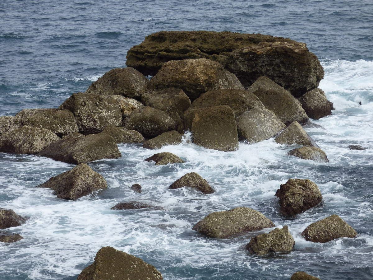 Rochers au bord de l'océan et réponses aux énigmes. - Créations sur ...