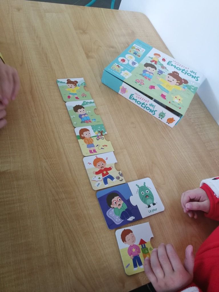 Le coffret des émotions : 5 activités dans une malette ! - Les Perles ...