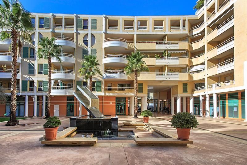 Port Nicea Residence Nice - A 100 mètres de la mer, de la vieille ville ...