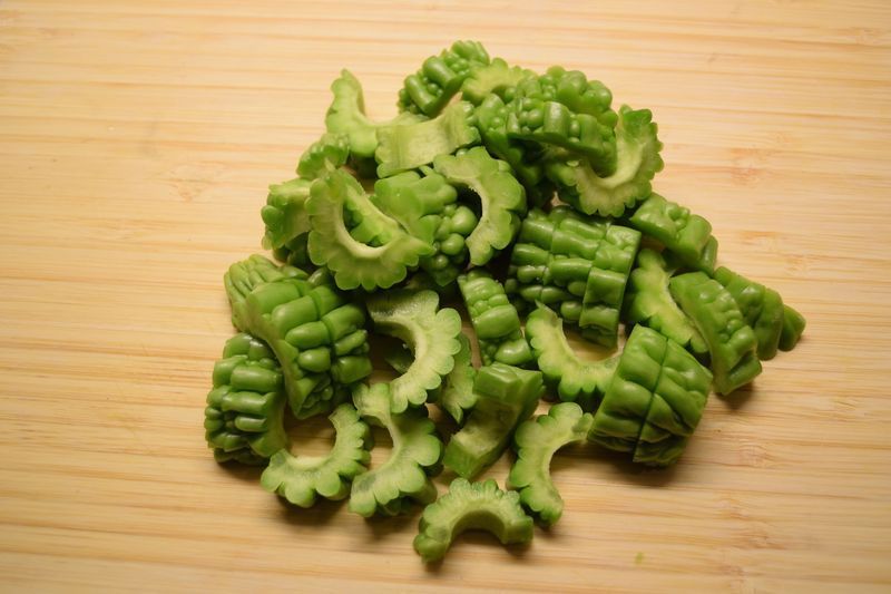 Le goût de la margose : amer. Et alors ? - Au jardin des Quatre Moineaux