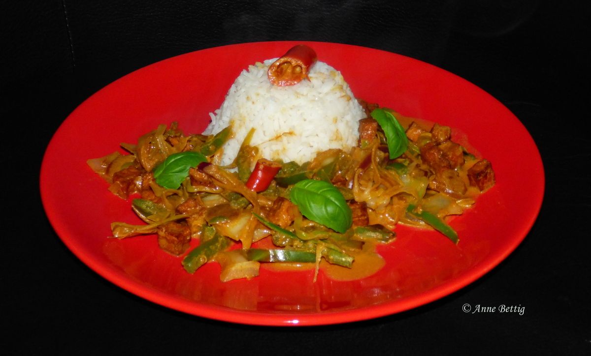 Wok au tofu, curry rouge - La cuisine toute simple de Mamita