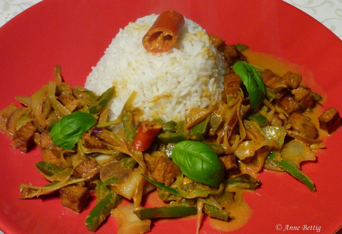Wok au tofu, curry rouge - La cuisine toute simple de Mamita