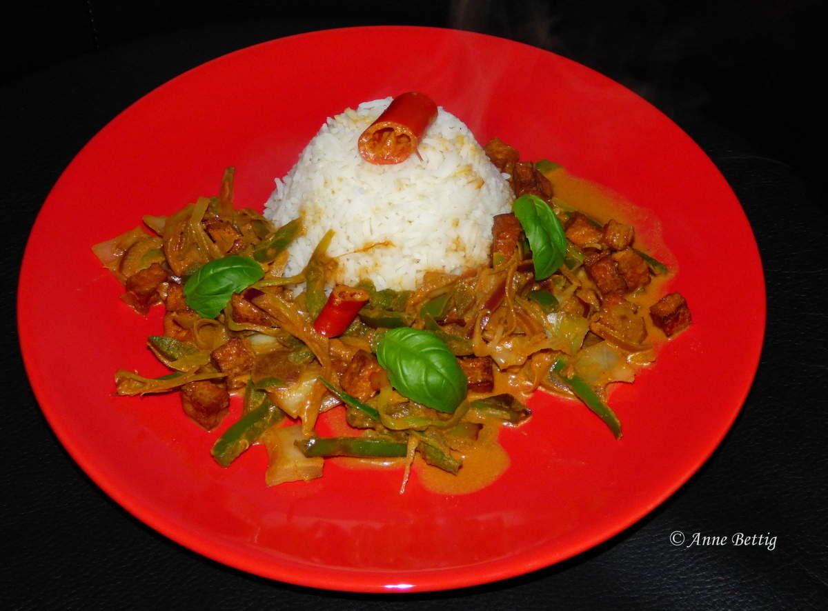 Wok au tofu, curry rouge - La cuisine toute simple de Mamita
