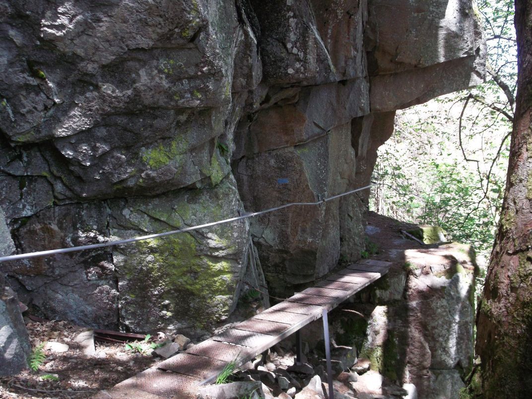 LE SENTIER DES ROCHES - LTD RANDO 68