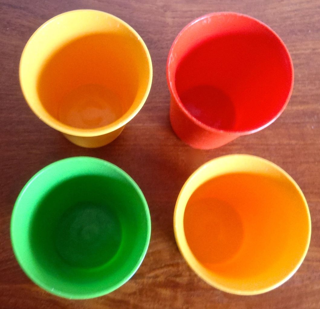 Vintage et rétro : lot de 4 gobelets en plastique "Tupperware ...