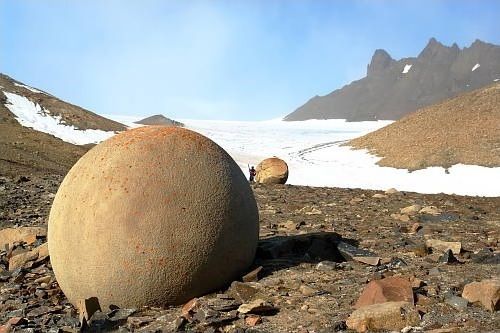 Des sphères géantes comme s'il en pleuvait - énigma