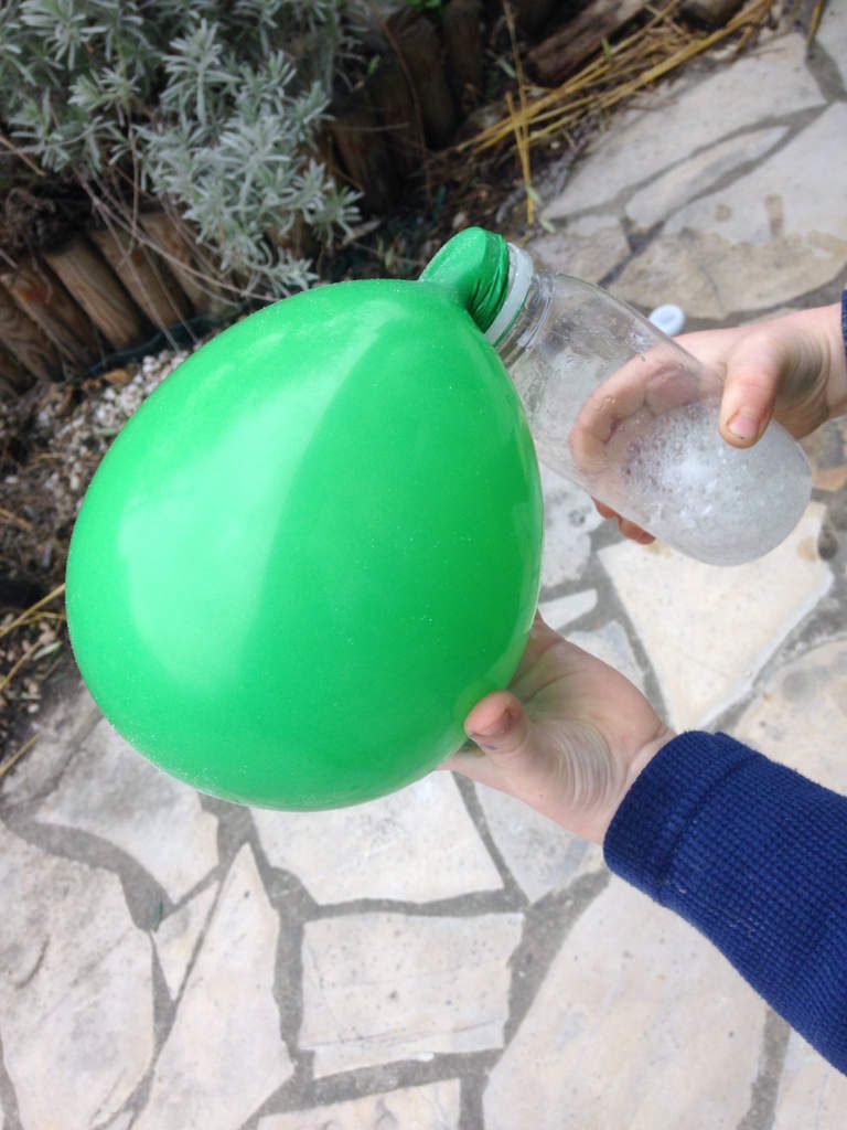 Expérience : gonfler un ballon - Maman Fouine