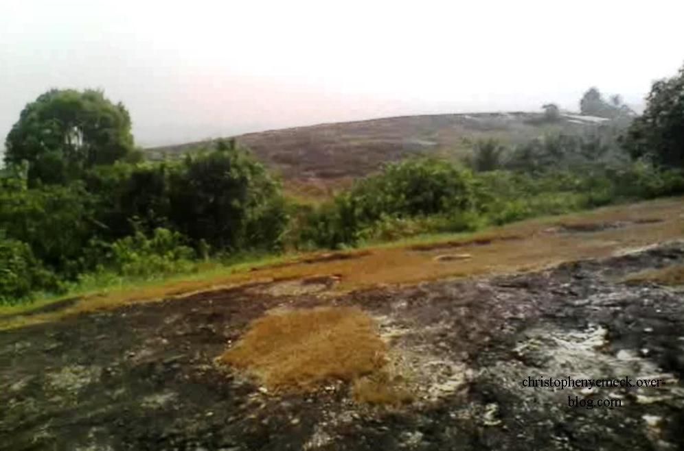 Cameroun: Mbalmayo ou " rocher de la mort" - christophenyemeck.over ...