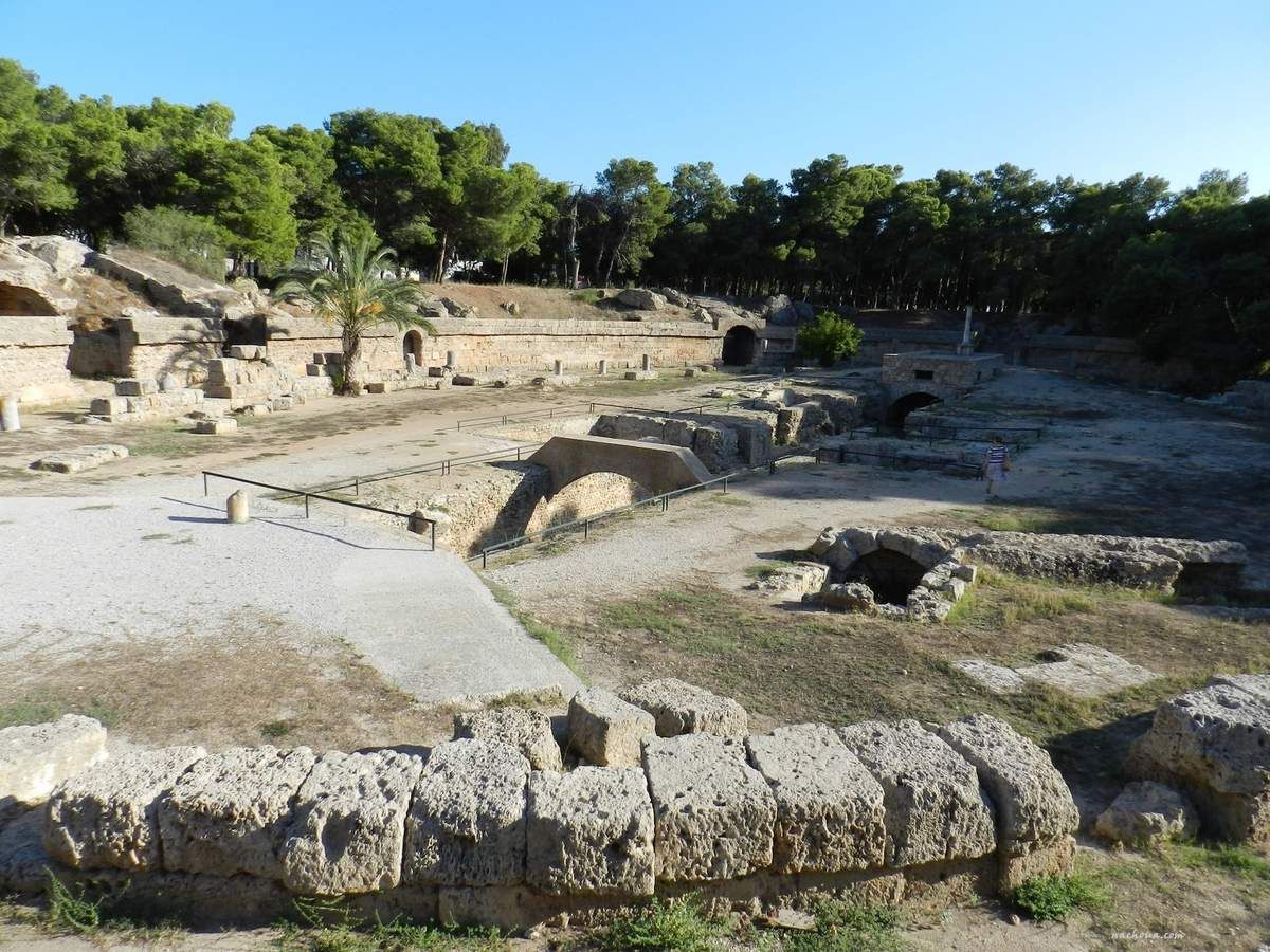 Monuments de Carthage - Les thermes d'Antonin - Le cirque romain - Les ...