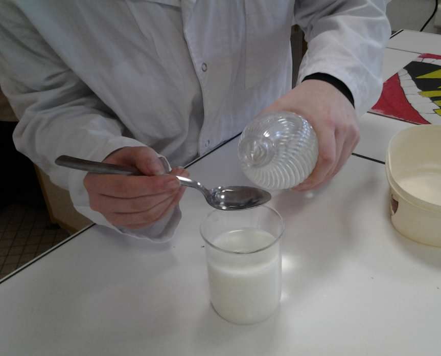 Séance 6: Création d’un bioplastique à base de lait - T'as vu ma boîte?