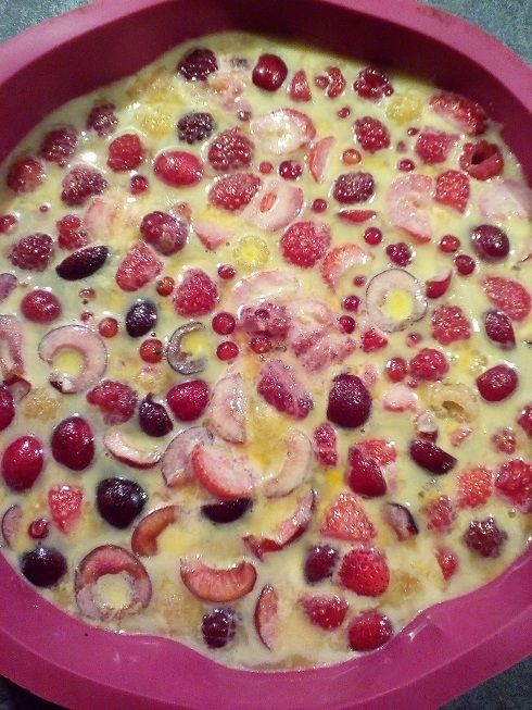Clafoutis aux fruits rouges avec les frutis du jardin - dix petits doigts