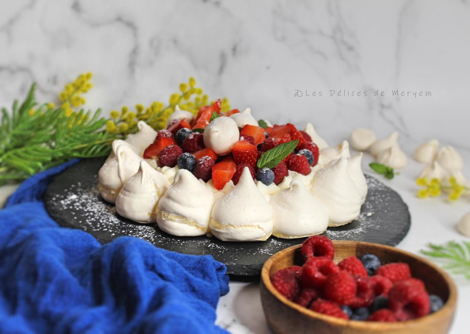 Pavlova aux Fruits Rouges - Les Délices de Meryem