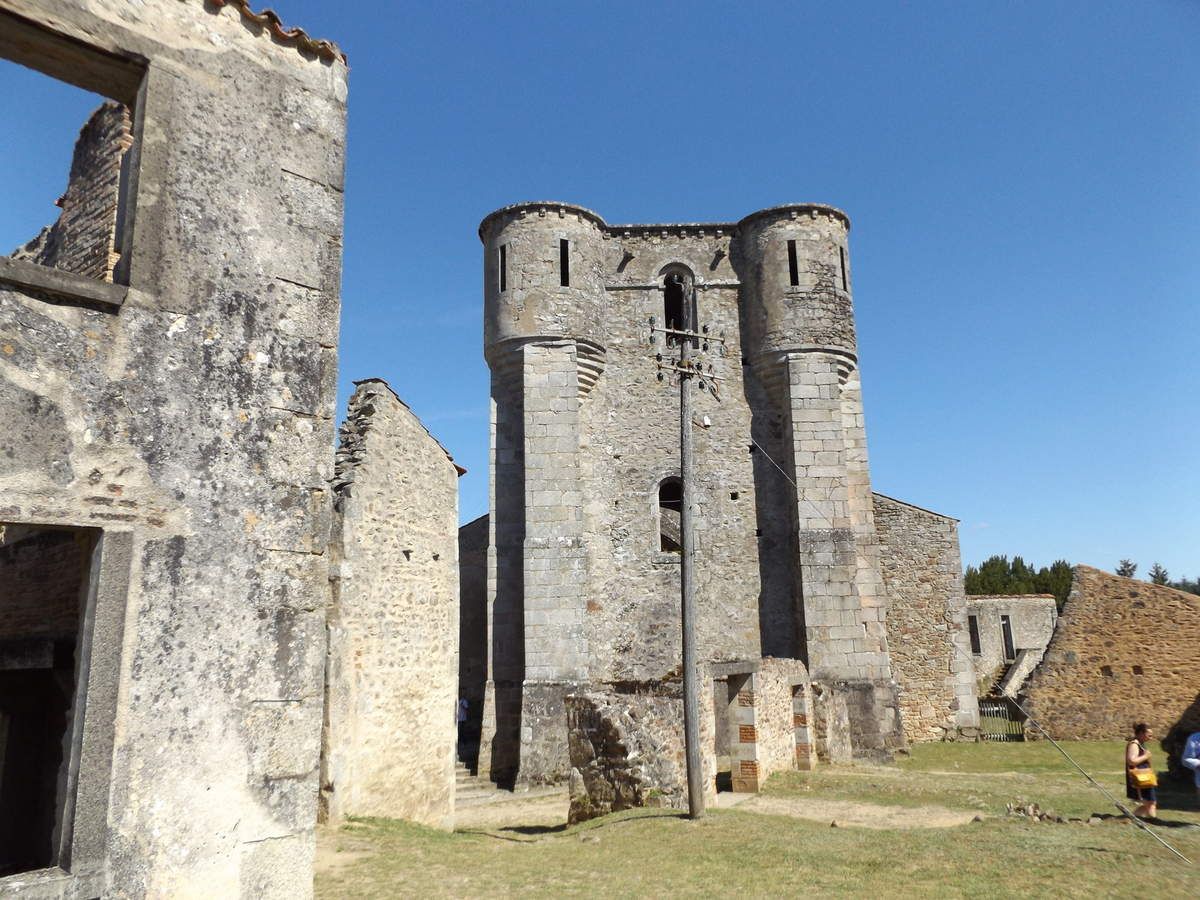 Oradour-sur-Glane, le village assassiné - www.dedans-dehors.com