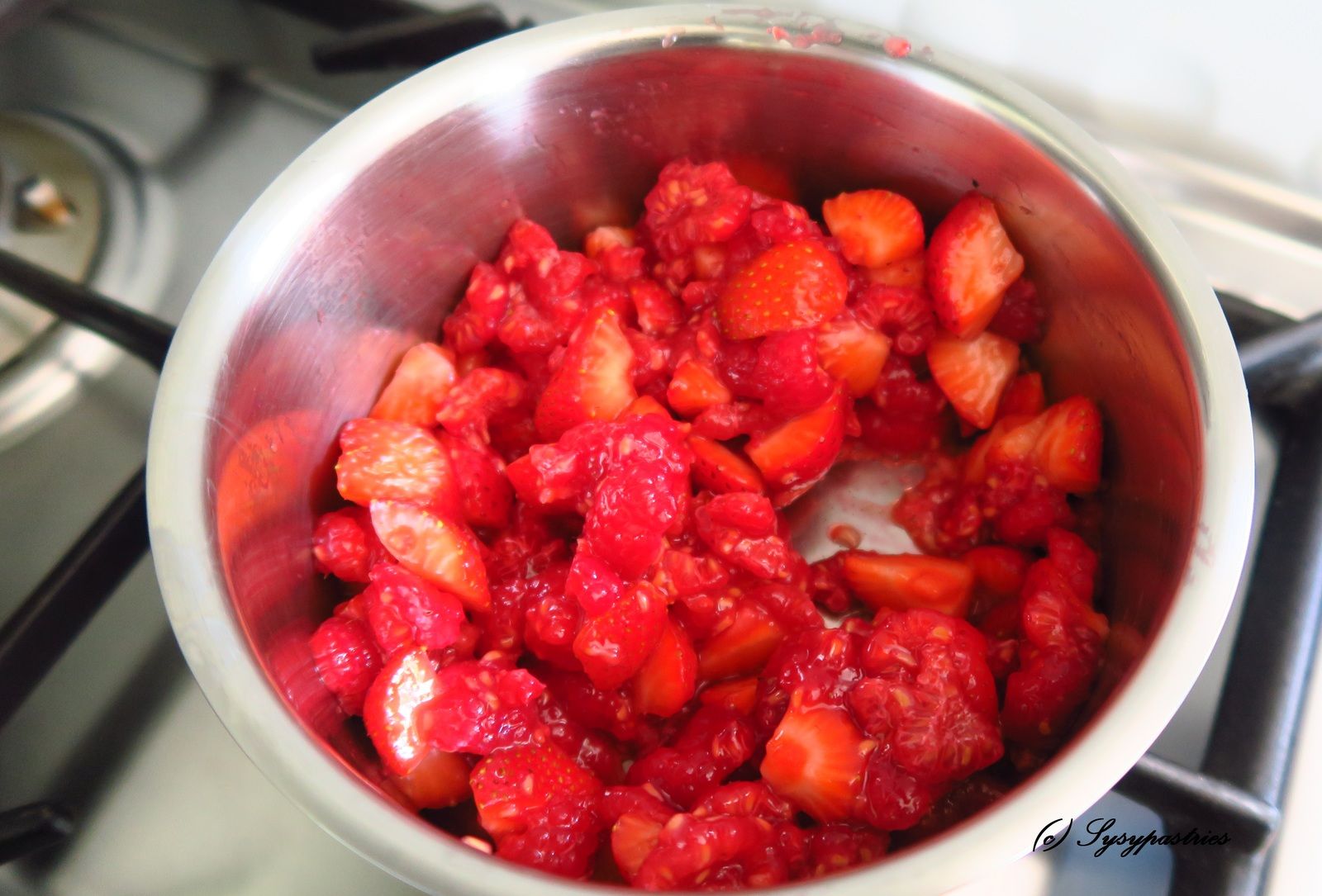 Cheesecake aux fruits rouges et sureau - Sysypastries