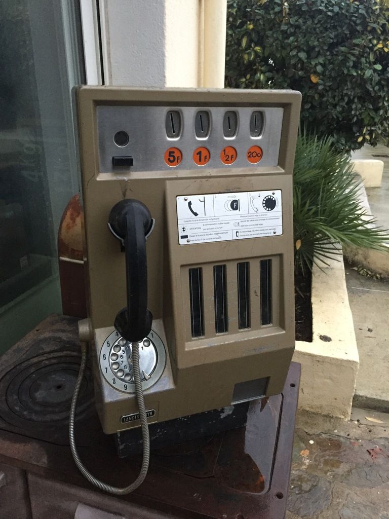 Téléphone de cabine 1965 en franc VENDU - garagevintage66.over-blog.com