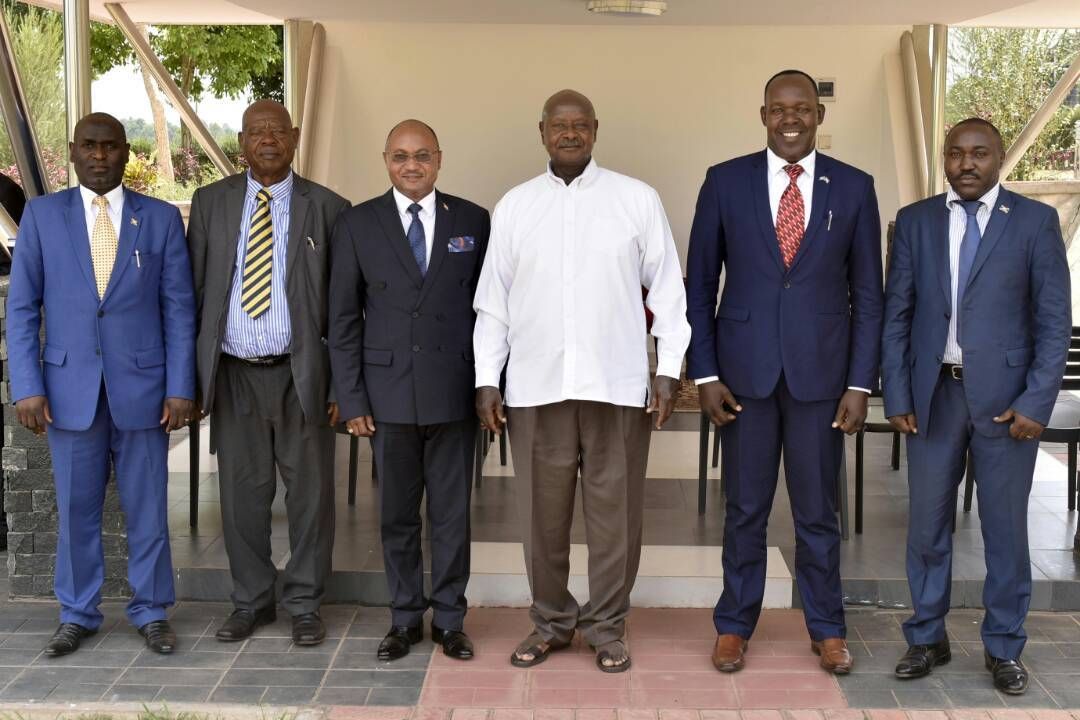 CPC Alain Guillaume Bunyoni reçue ce matin par le président ougandais ...