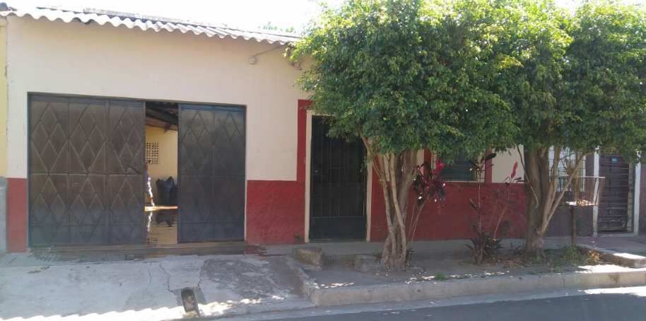 Venta de Casa en Colonia La Esmeralda (IVU Santa Ana) - G & M Bienes Raíces