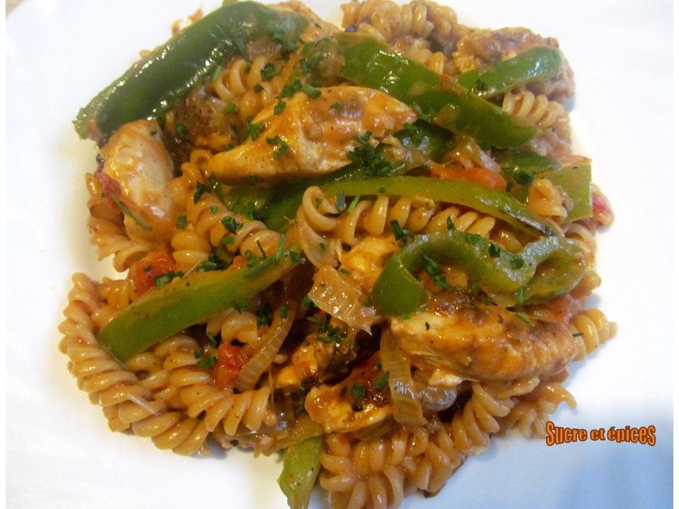 One pot pasta au poulet et poivron - www.sucreetepices.com