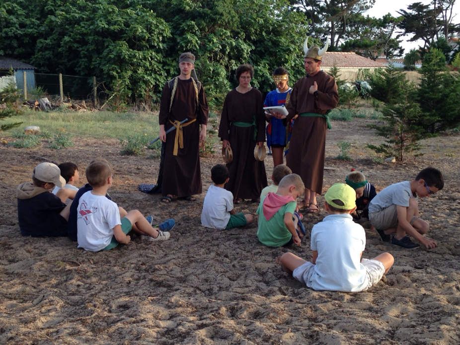 Veillée en sous camp : vie de Clovis, de saint Victor ou encore théâtre ...