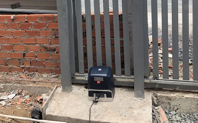 Lắp đặt motor cổng lùa tự động nhà máy khu công nghiệp Lê Minh Xuân ...