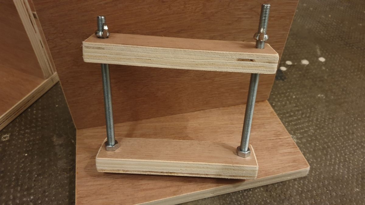 Le mât (3) : dispositif de serrage - Les secrets de la Licorne