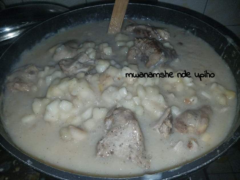 Mhogo wa nazi na nfi (manioc au coco) - mwanamshe upiho