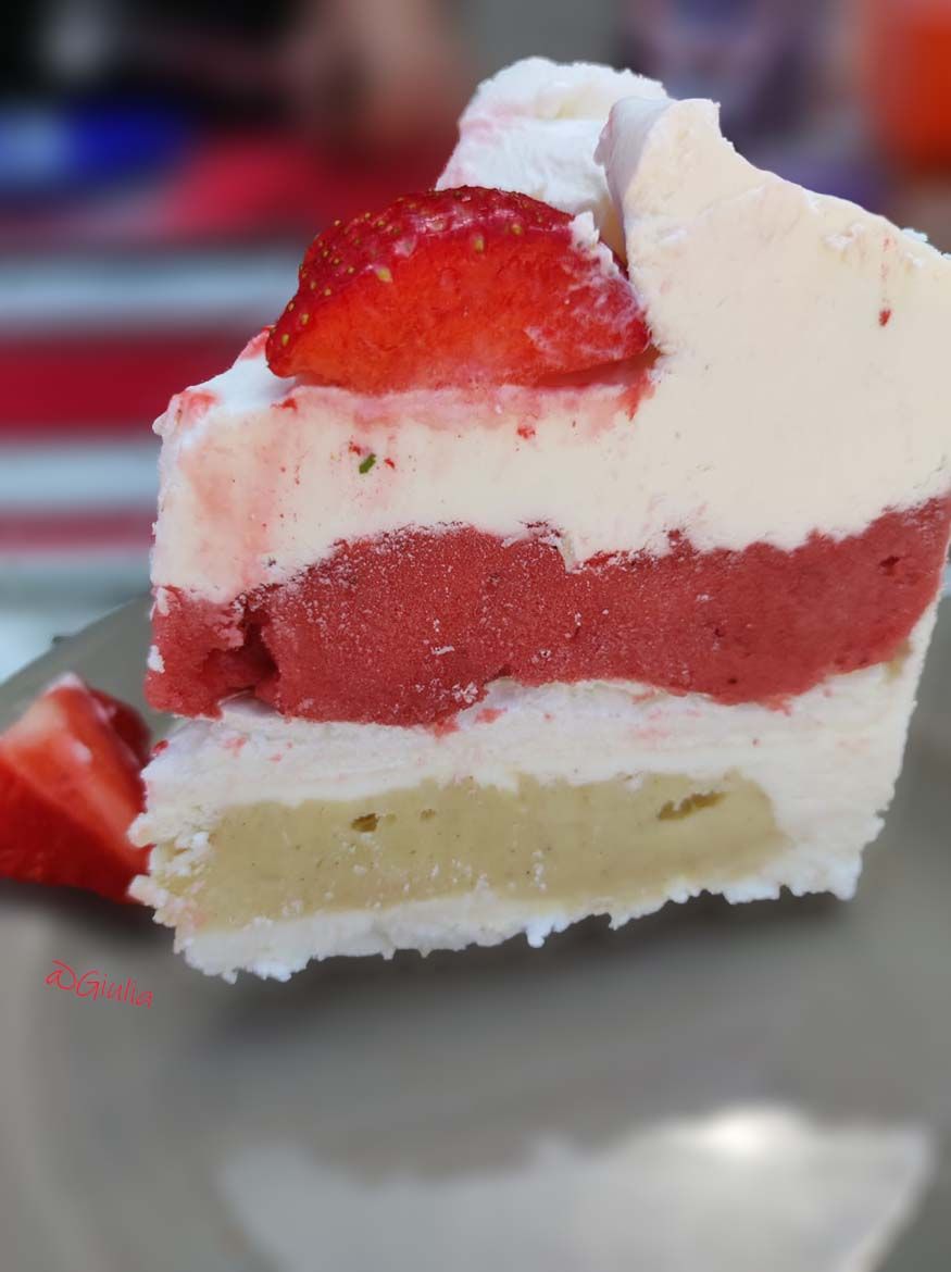 Vacherin fraises vanille - Un dejeuner en Provence